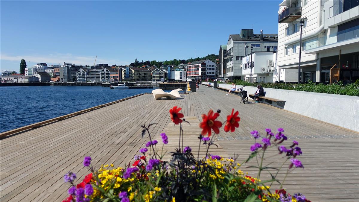 Se bilder av den ferdige sjøfronten og fra åpningen - Molde kommune